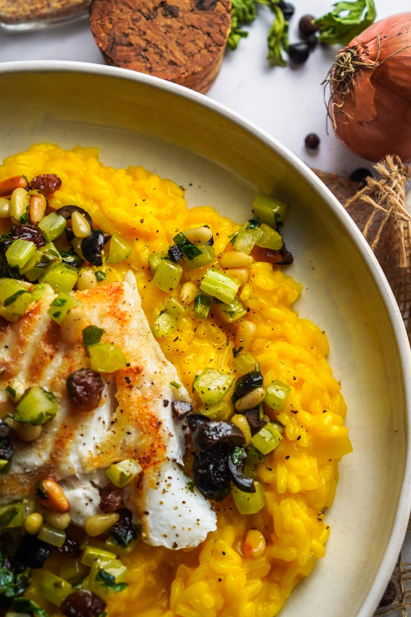 Safran Risotto mit Seelachs und nem spannenden Topping! - FeedMeDaily