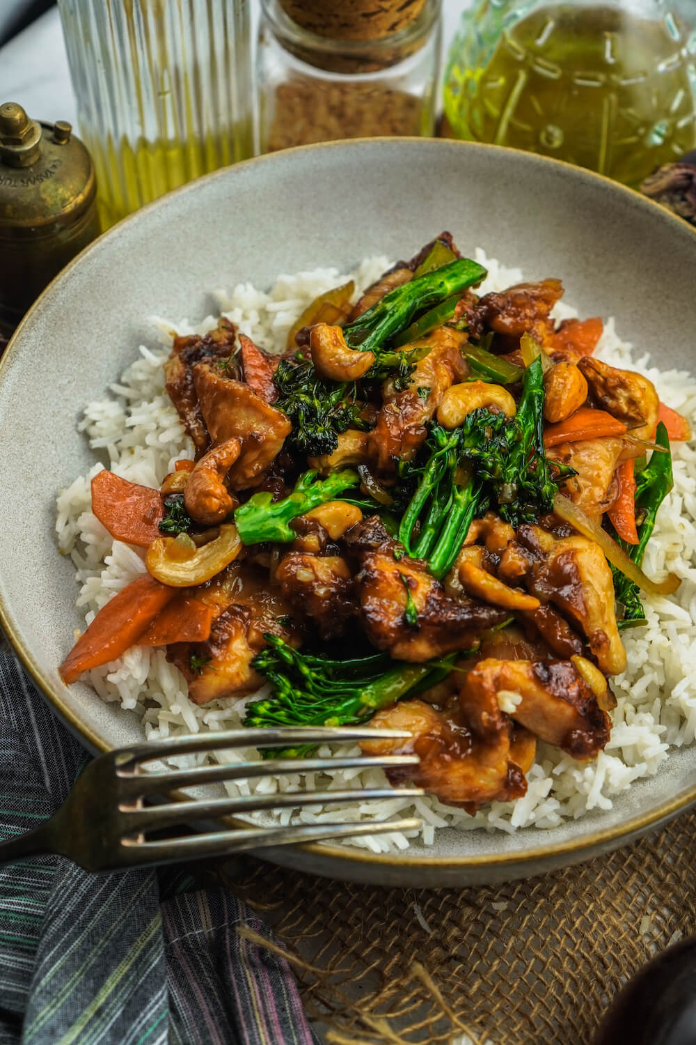 Cashew Chicken mit Reis - FeedMeDaily