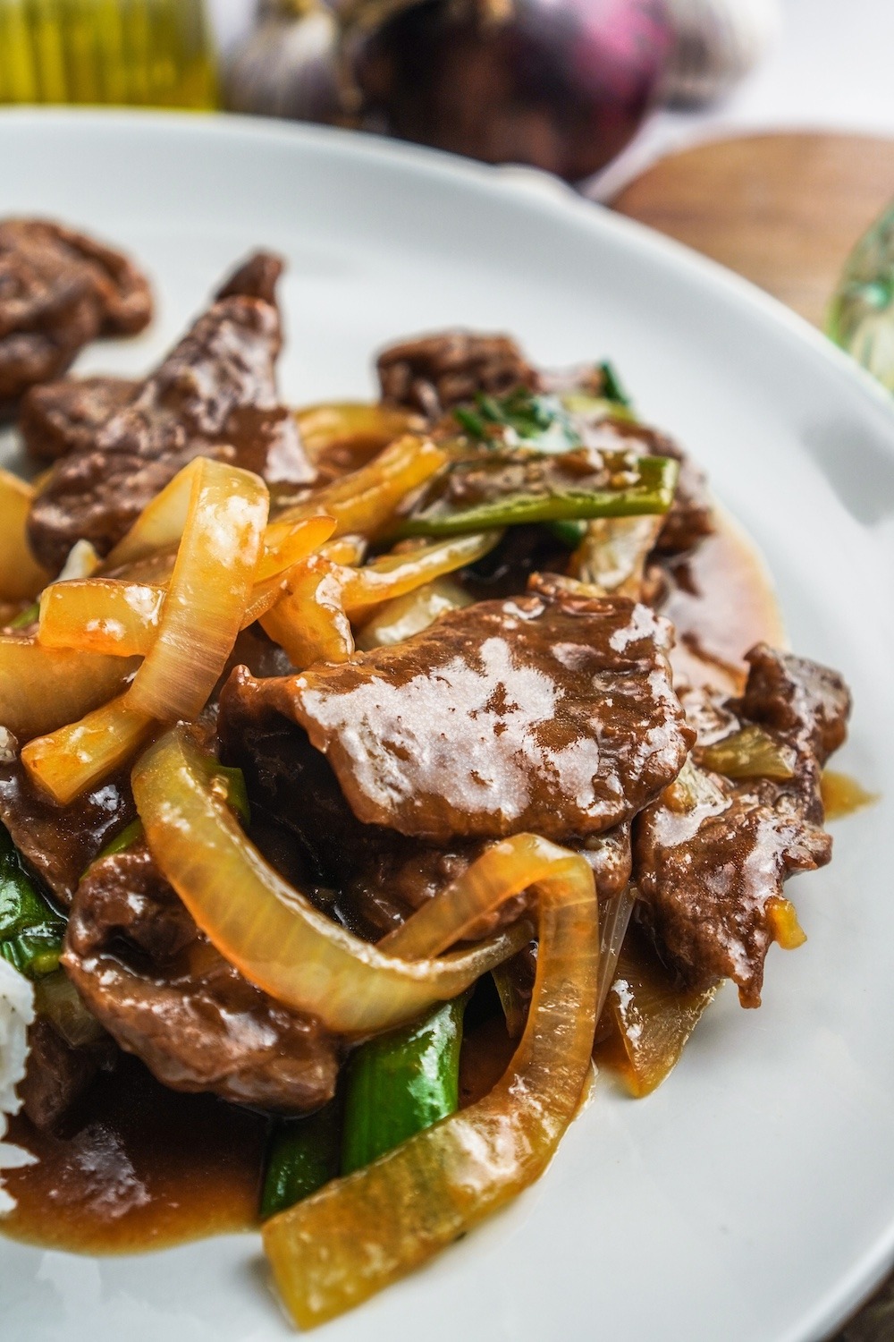 Rindfleisch mit Zwiebeln und Reis - FeedMeDaily