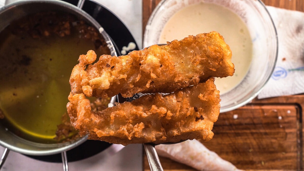 Knuspriger Backfisch im Bierteig – Rezept mit Geheimtipps - FeedMeDaily